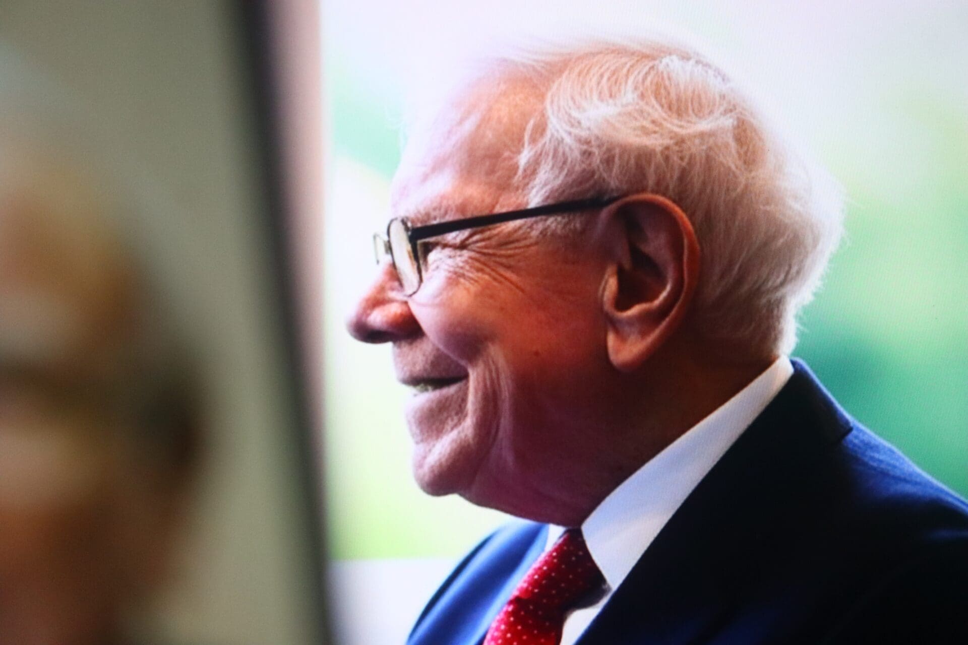 S&P 500 Gains: AI and Warren Buffett's Strategy for Your Portfolio